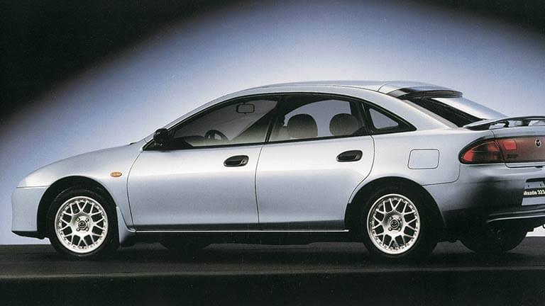 Op zoek naar informatie over de Mazda 323? Hier vindt u technische ...